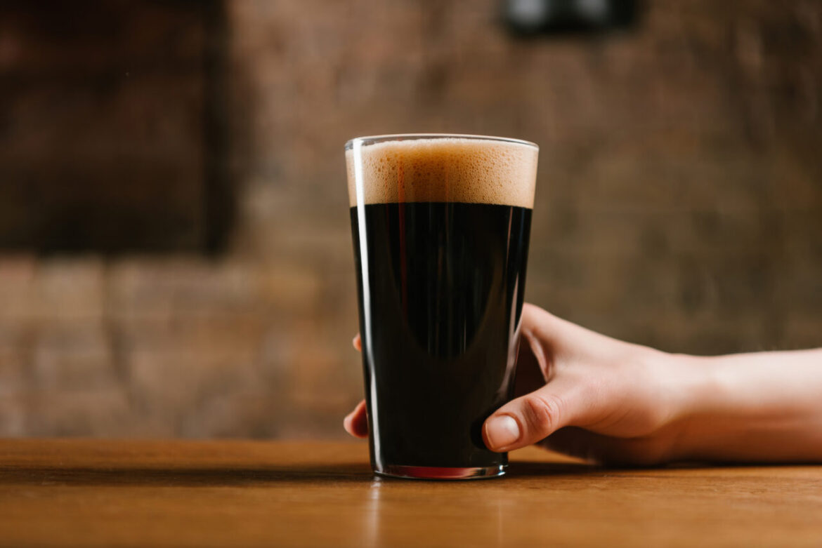 Schwarzbier - ein dunkles, malzbetontes Bier - SCHMECKT MIR